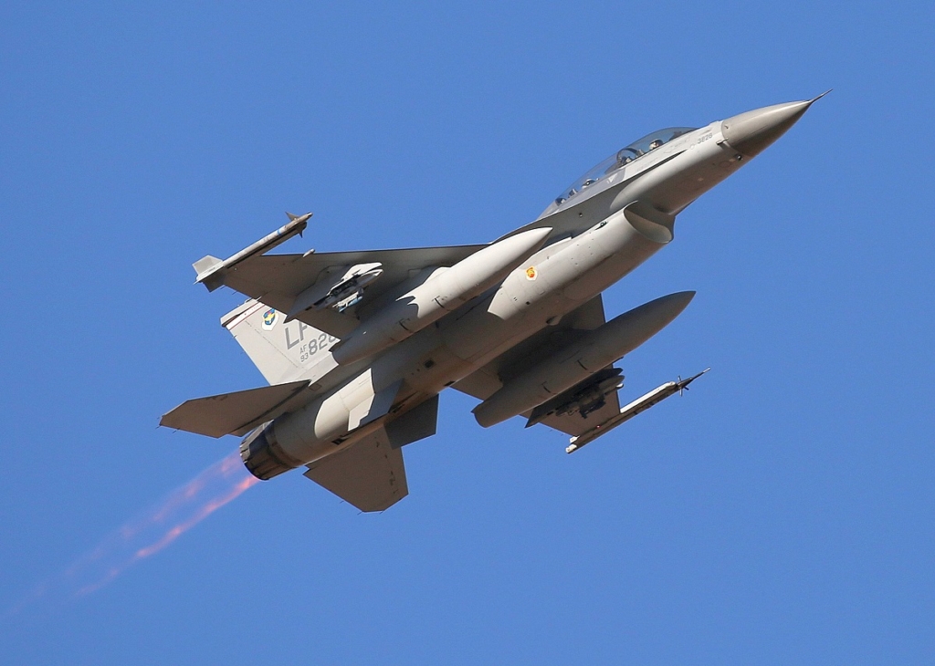 Photograph Southwest Arizona’s Fast-Jet Circuit in Five Days