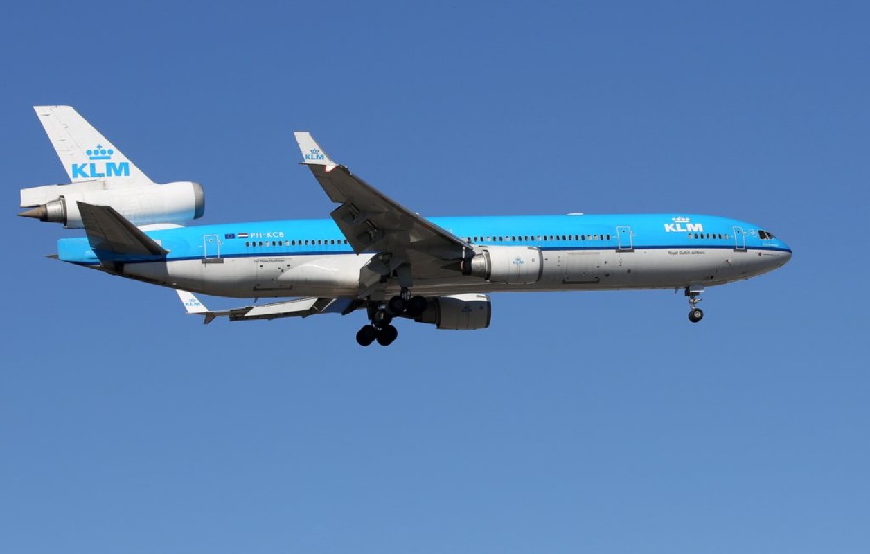 THE ERA OF WIDE-BODIED TRI-JETS COMES TO AN END